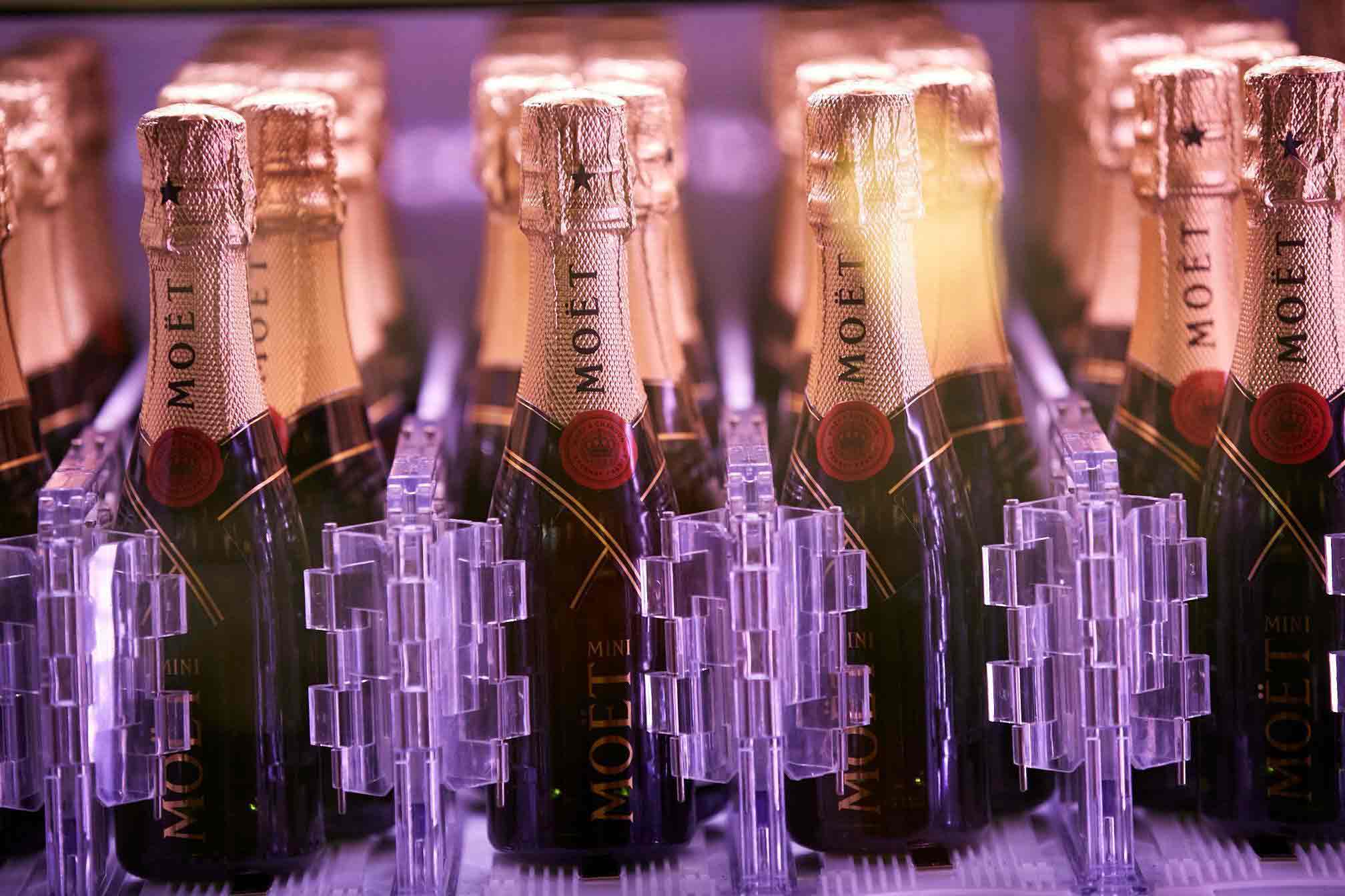 moet-vending-machine-mexico