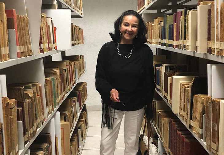 martha-robles-biblioteca